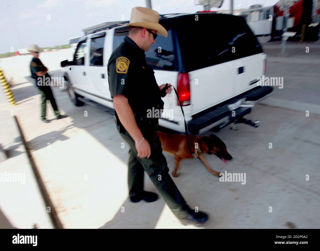 U s border checkpoint hi-res stock photography and images - Alamy