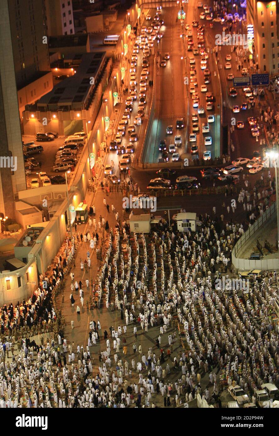 Al haram mosque mecca outside hi-res stock photography and images - Alamy