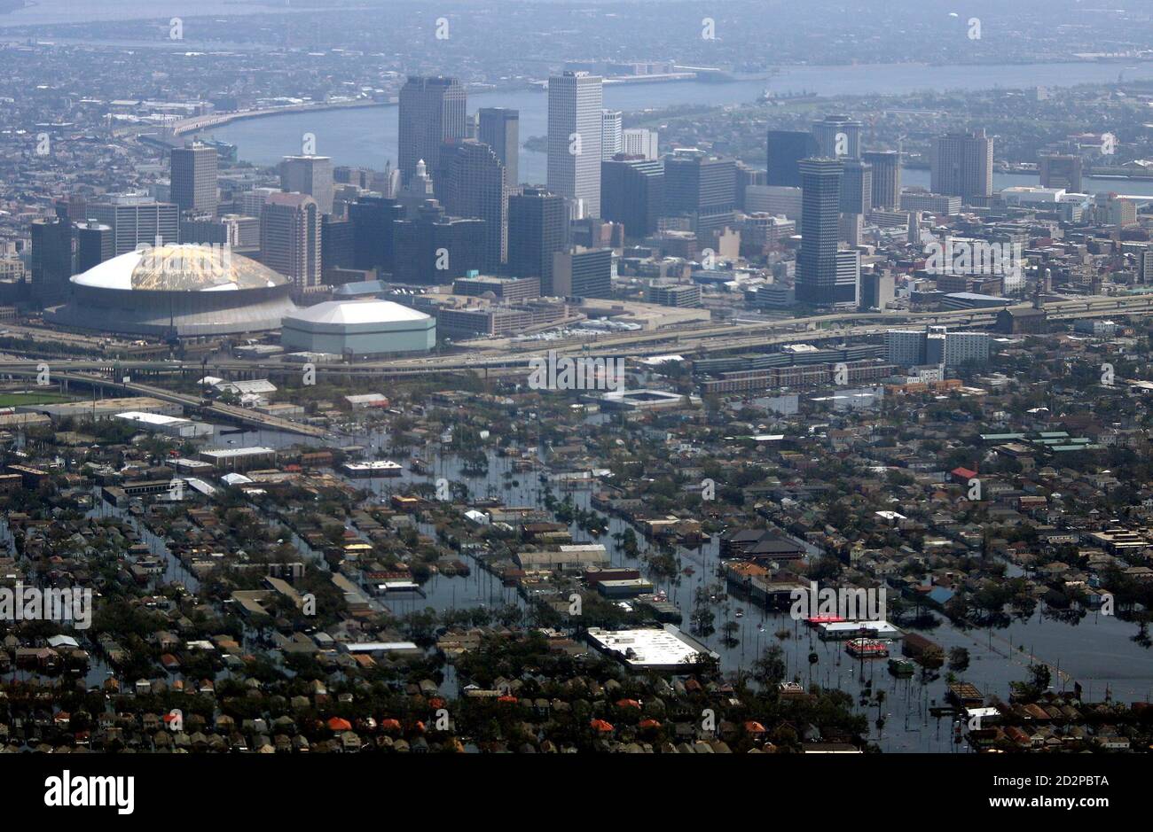 Louisiana superdome hurricane katrina hi-res stock photography and ...