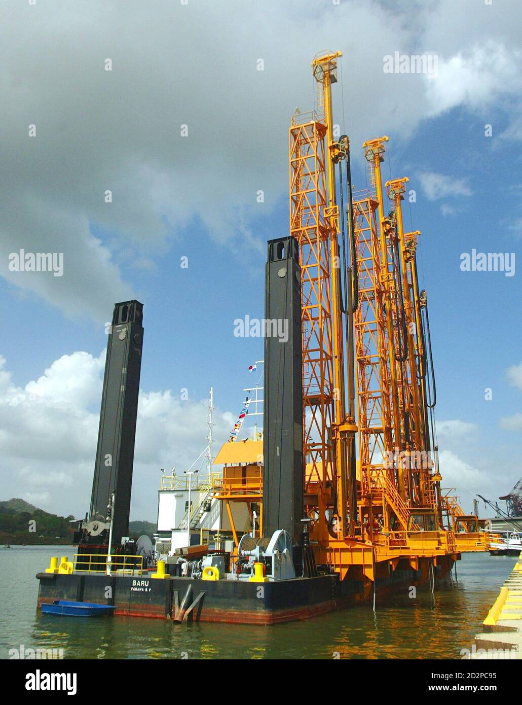 Drill Barge High Resolution Stock Photography and Images - Alamy