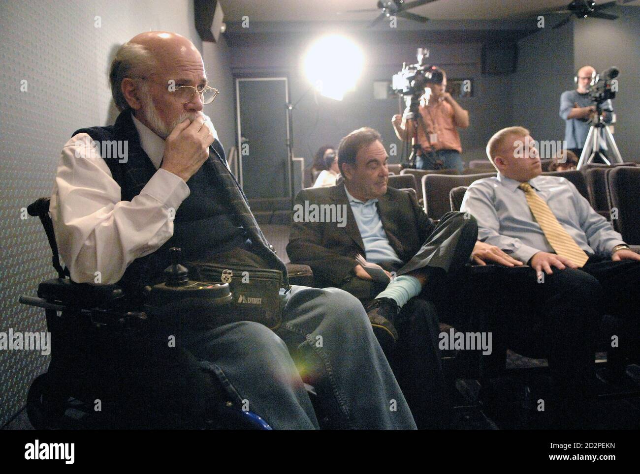 Oliver stone in vietnam hi-res stock photography and images - Alamy