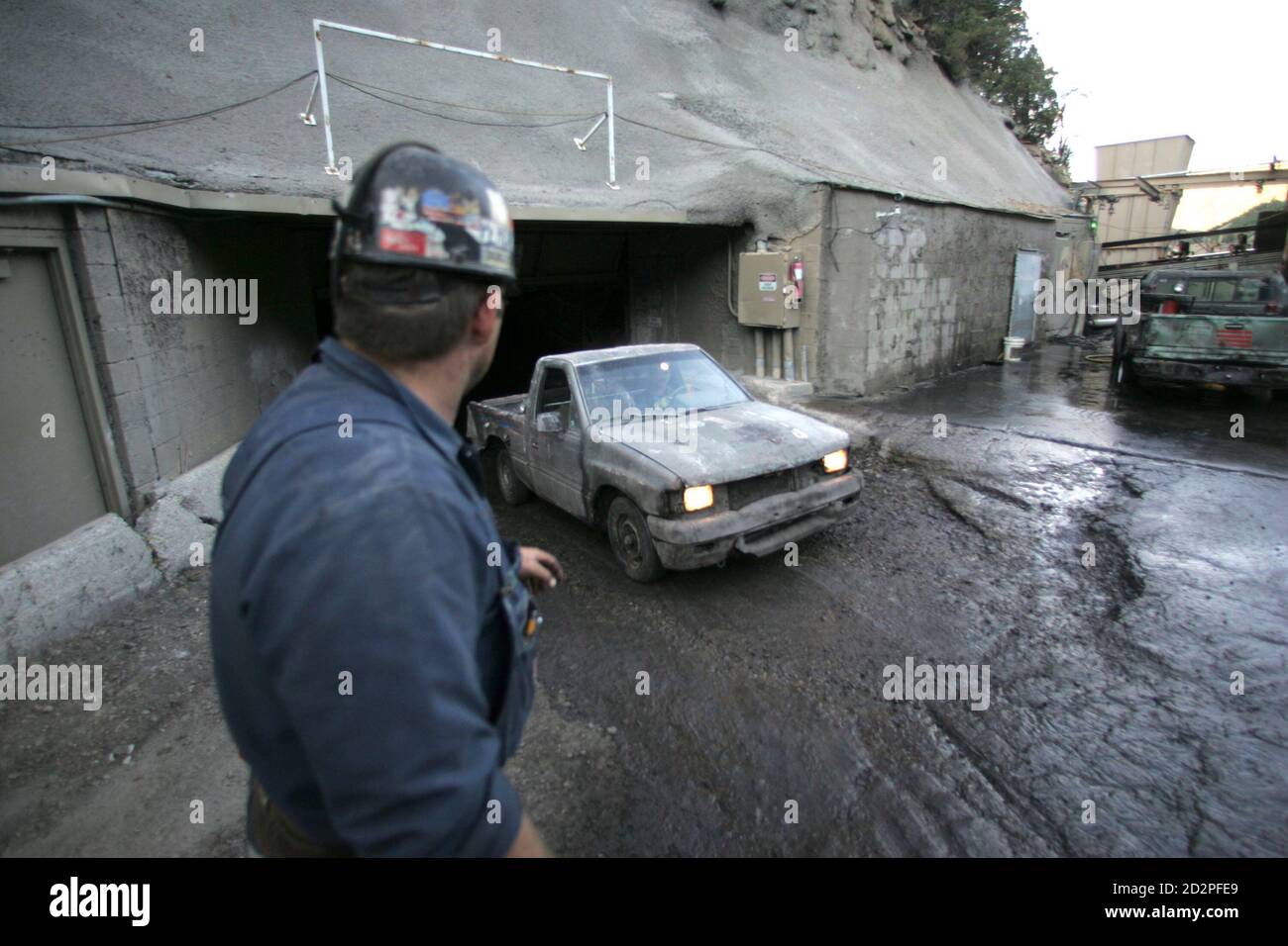 Mine tunnel collapsed hi-res stock photography and images - Alamy