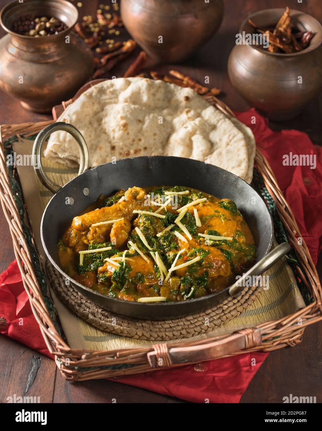 Palak murgh. Chicken and spinach curry. India Food Stock Photo - Alamy