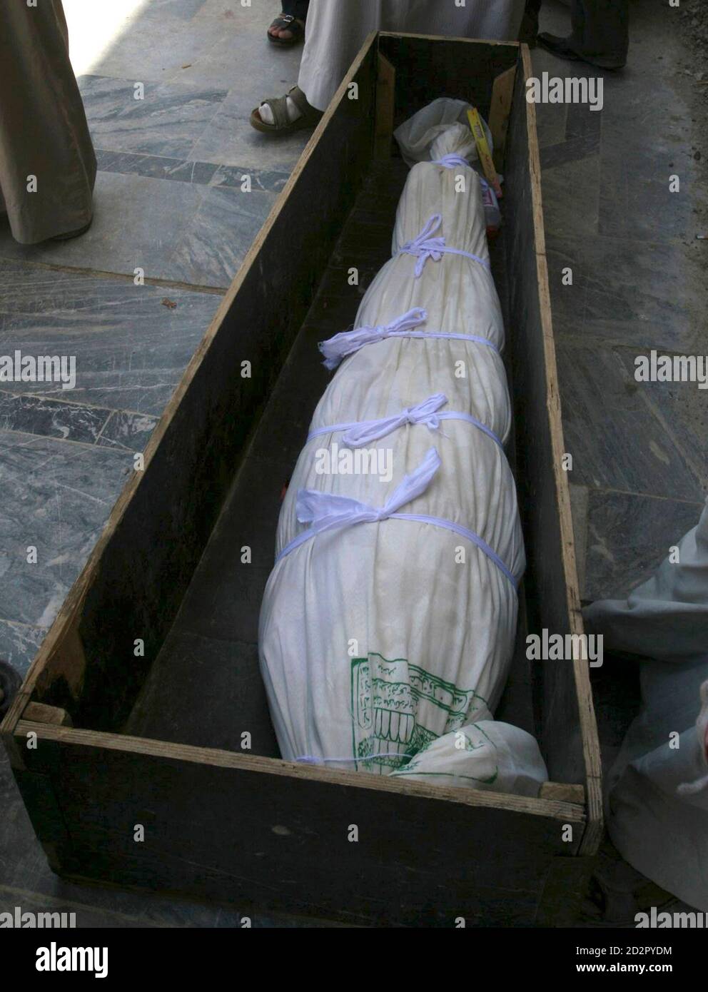 Corpse in casket hi-res stock photography and images - Alamy