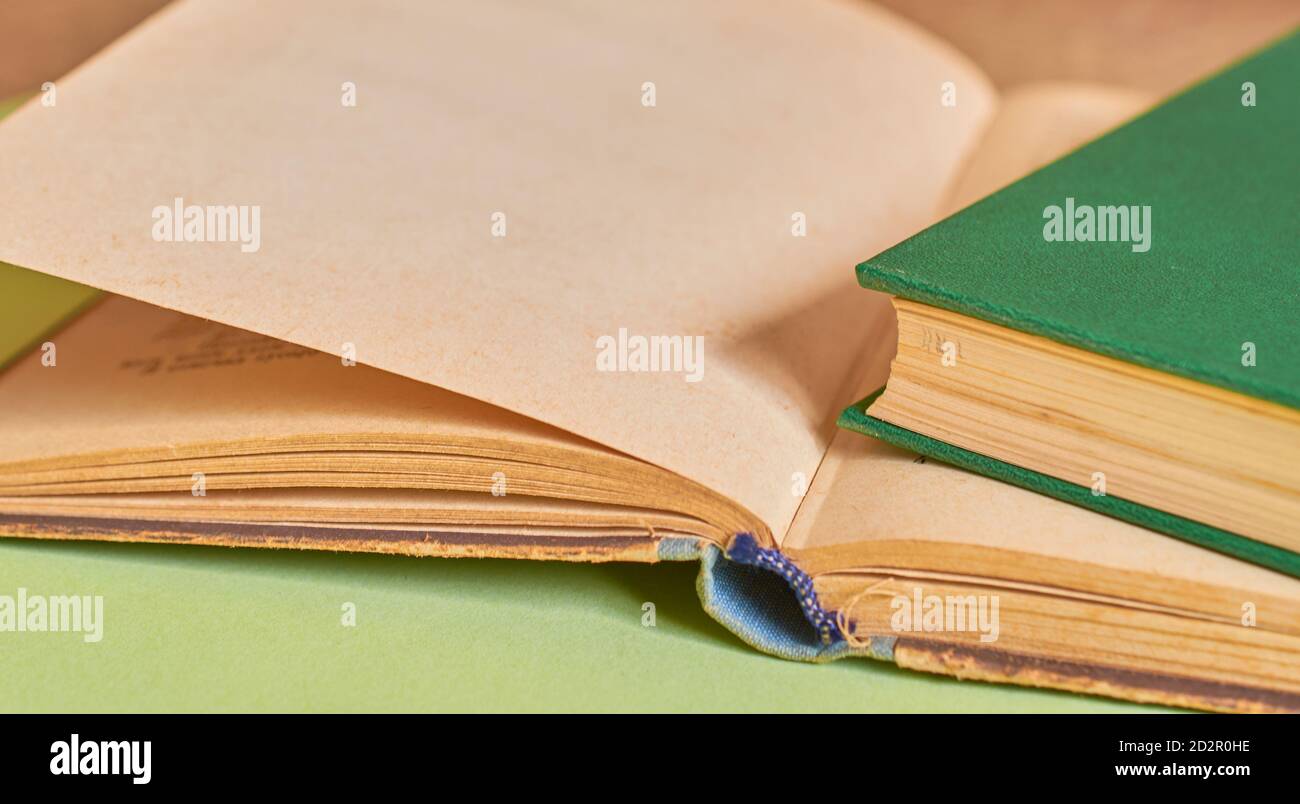 Book close hi-res stock photography and images - Alamy