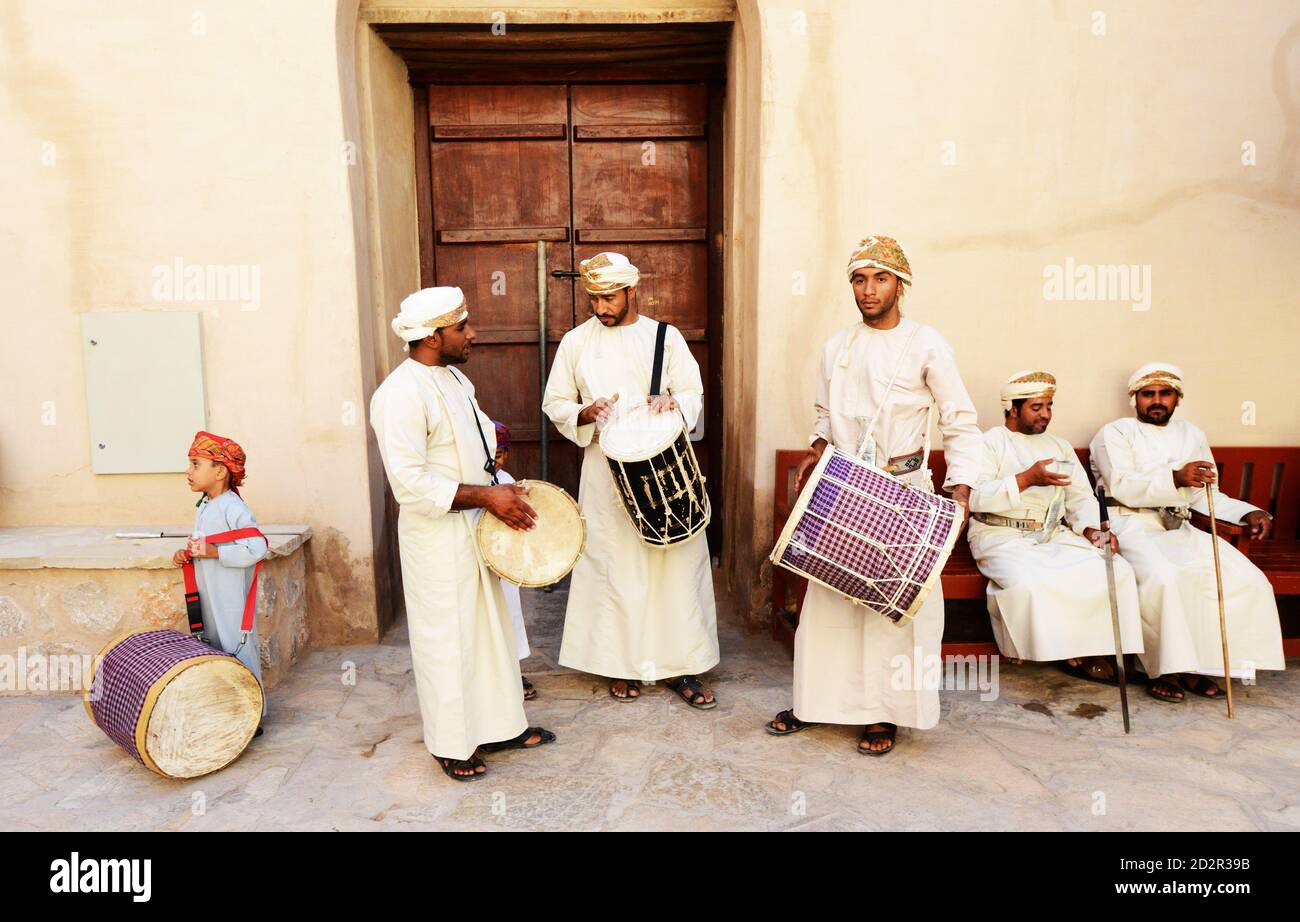Traditional Omani sword dance in Nizwa fort, Oman Stock Photo - Alamy