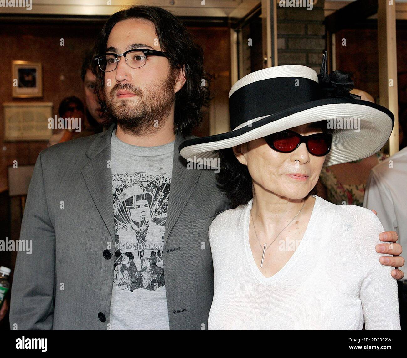 Son of john lennon and yoko ono hi-res stock photography and images - Alamy