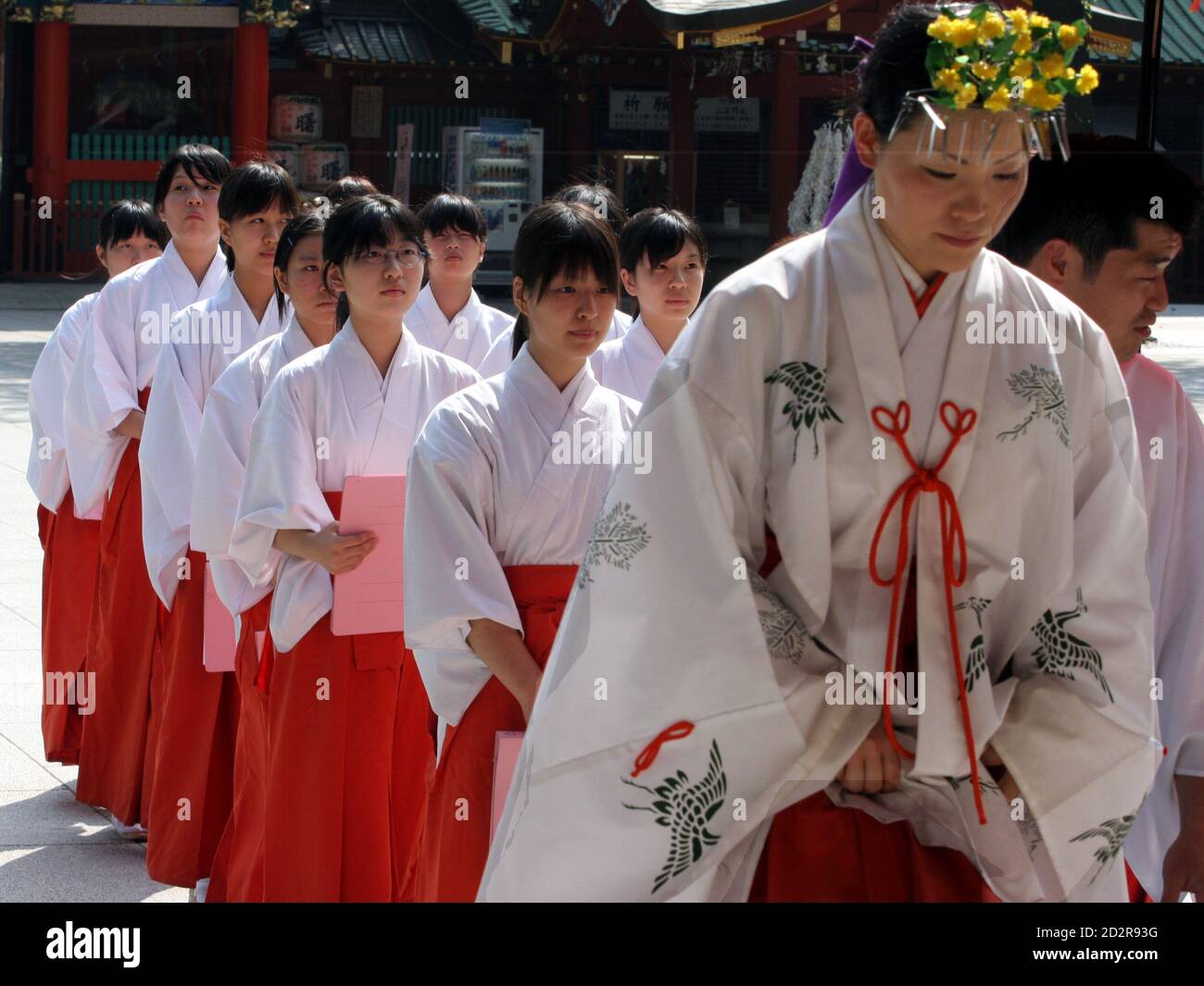Japanese wedding attire hi-res stock photography and images - Alamy