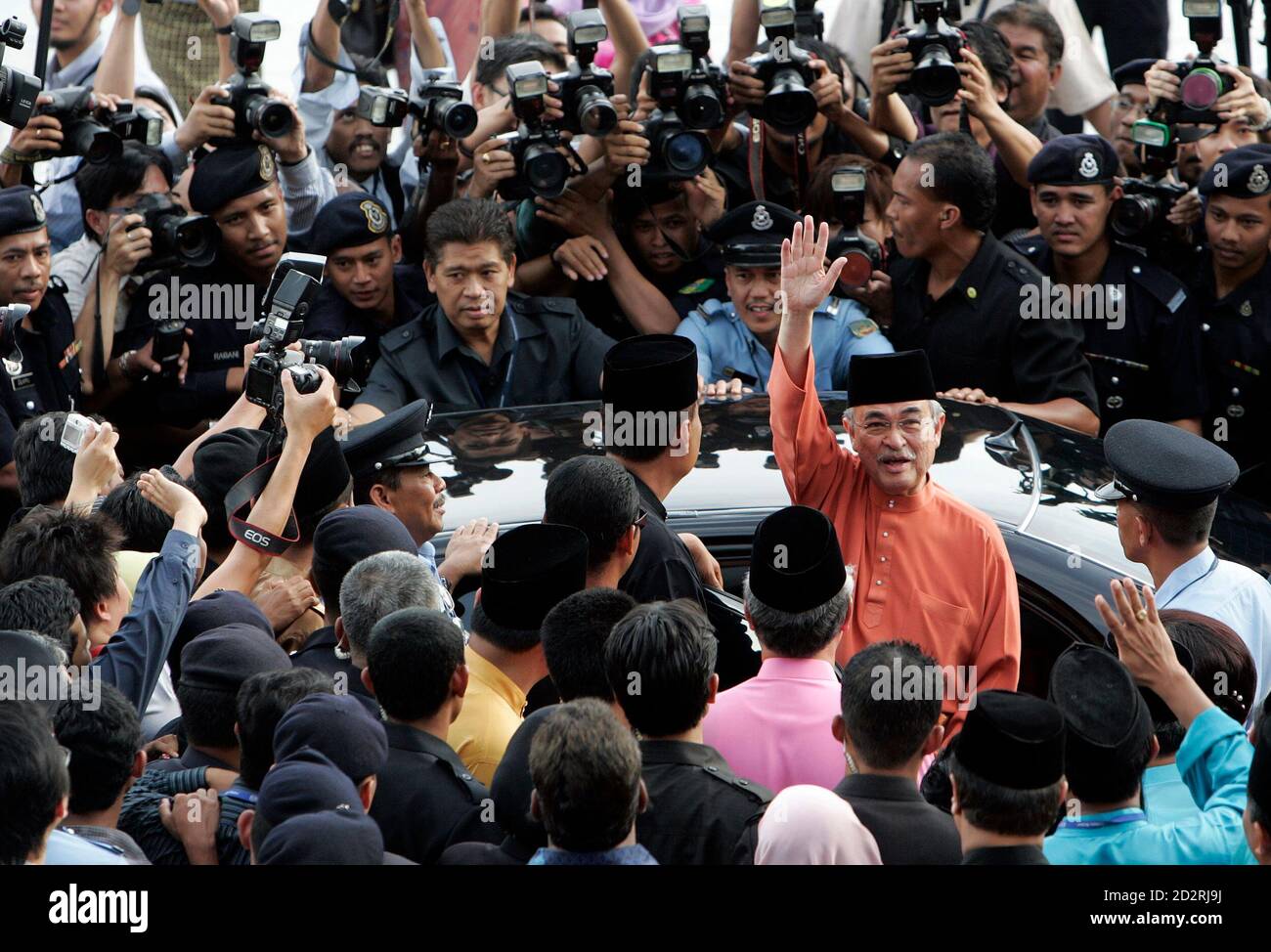 Abdullah badawi of malaysia hi-res stock photography and images - Alamy