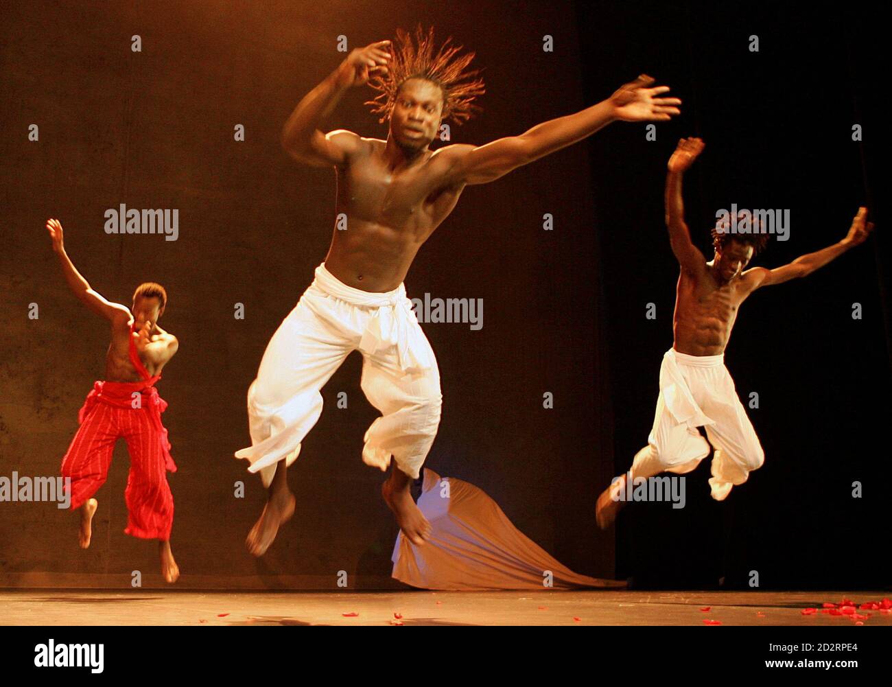 African dancers art hi-res stock photography and images - Alamy