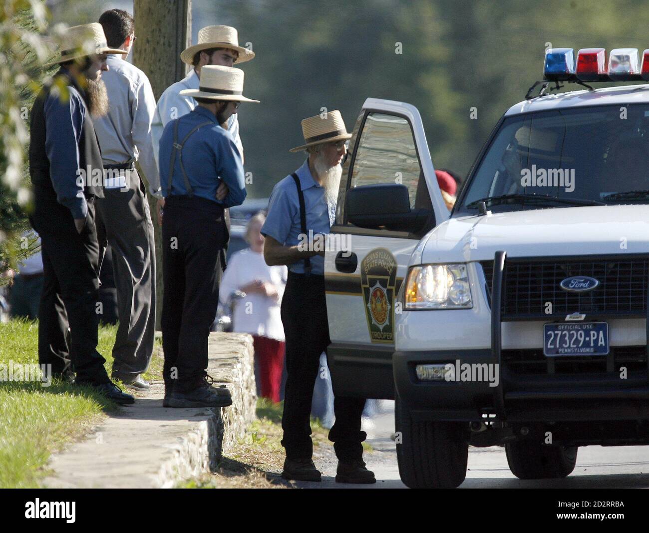 Group of amish girls hi-res stock photography and images - Alamy