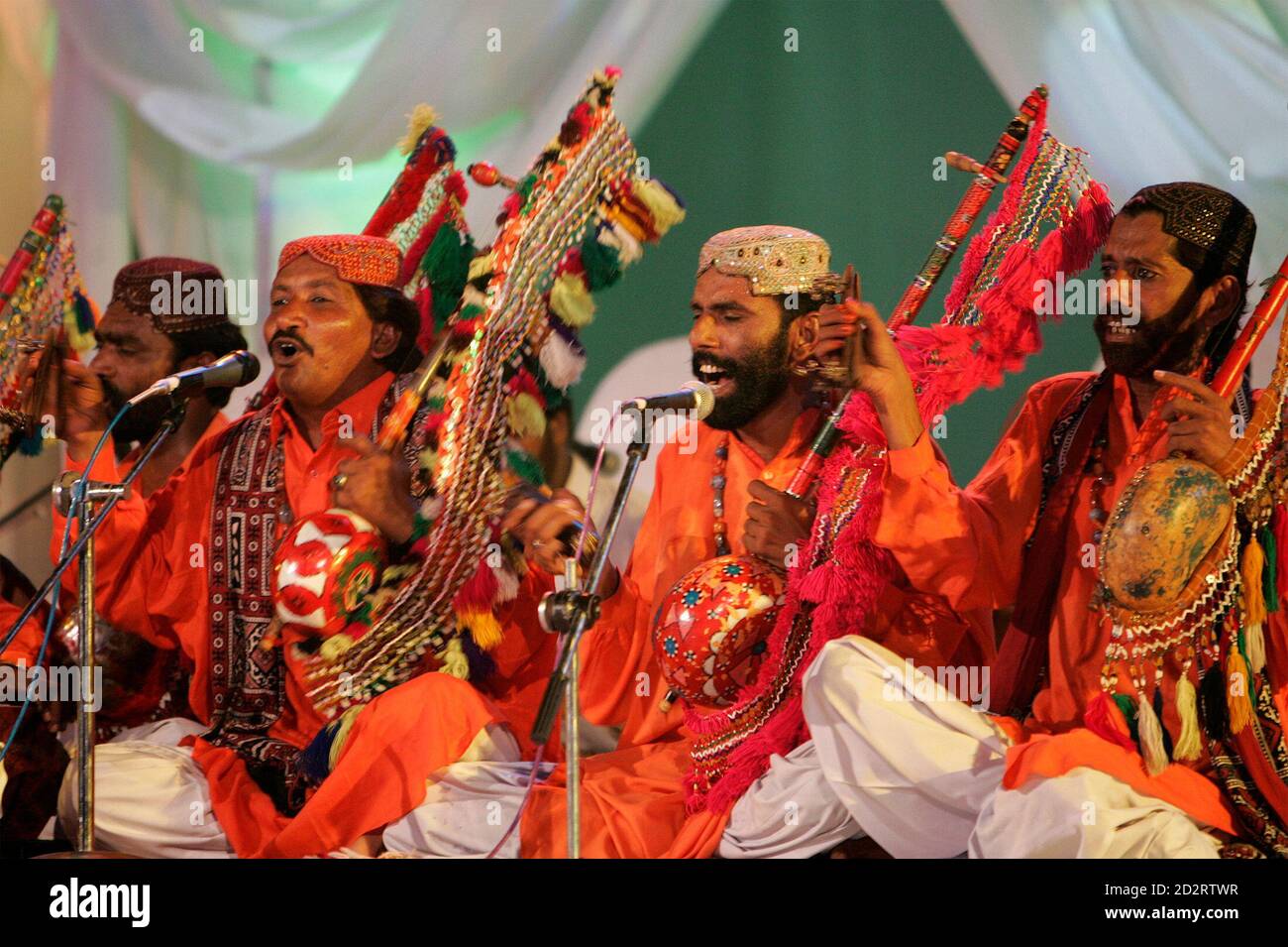 Karachi pakistan music hi-res stock photography and images - Alamy