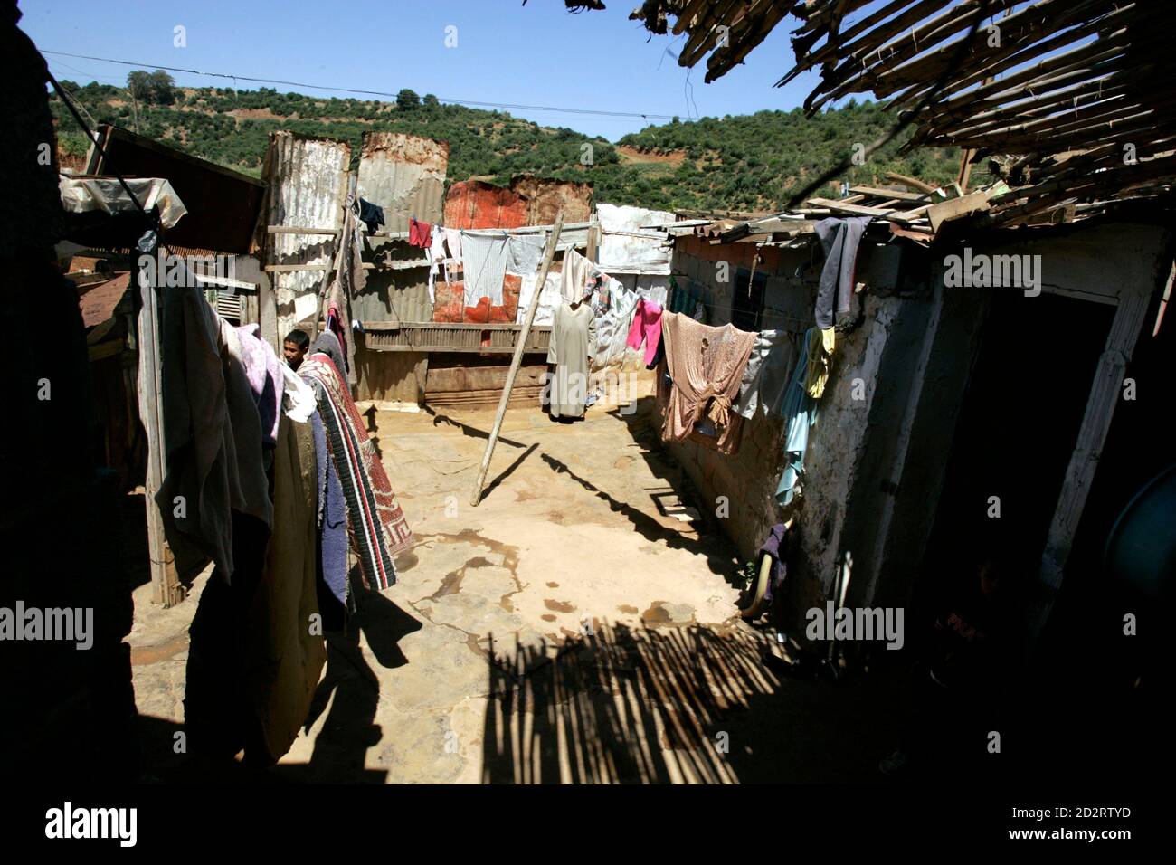 Slum inhabitants hi-res stock photography and images - Alamy