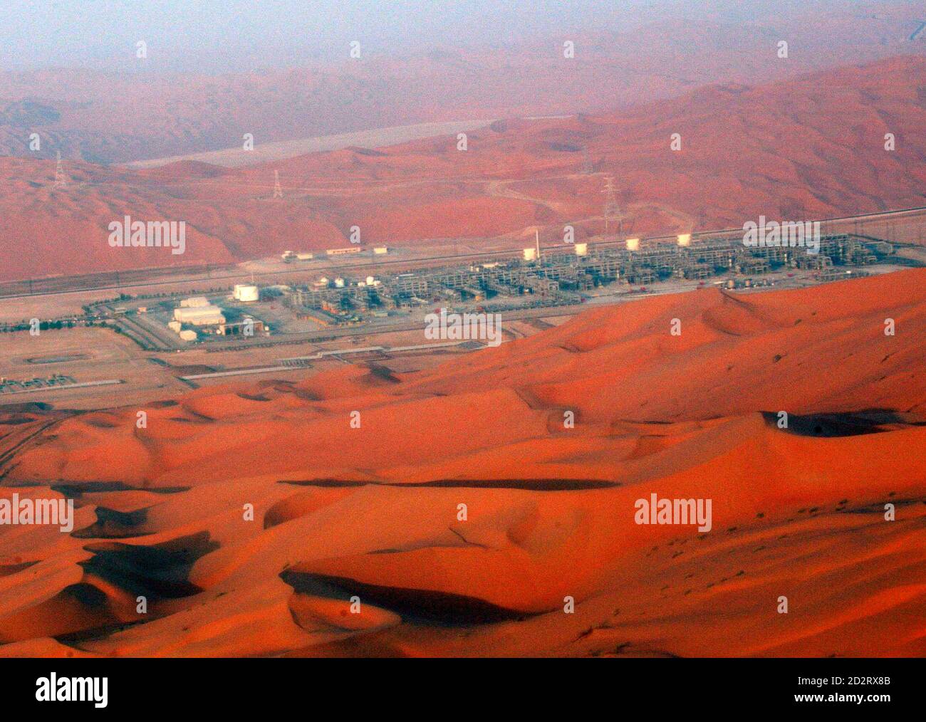Shaybah oil field hi-res stock photography and images - Alamy