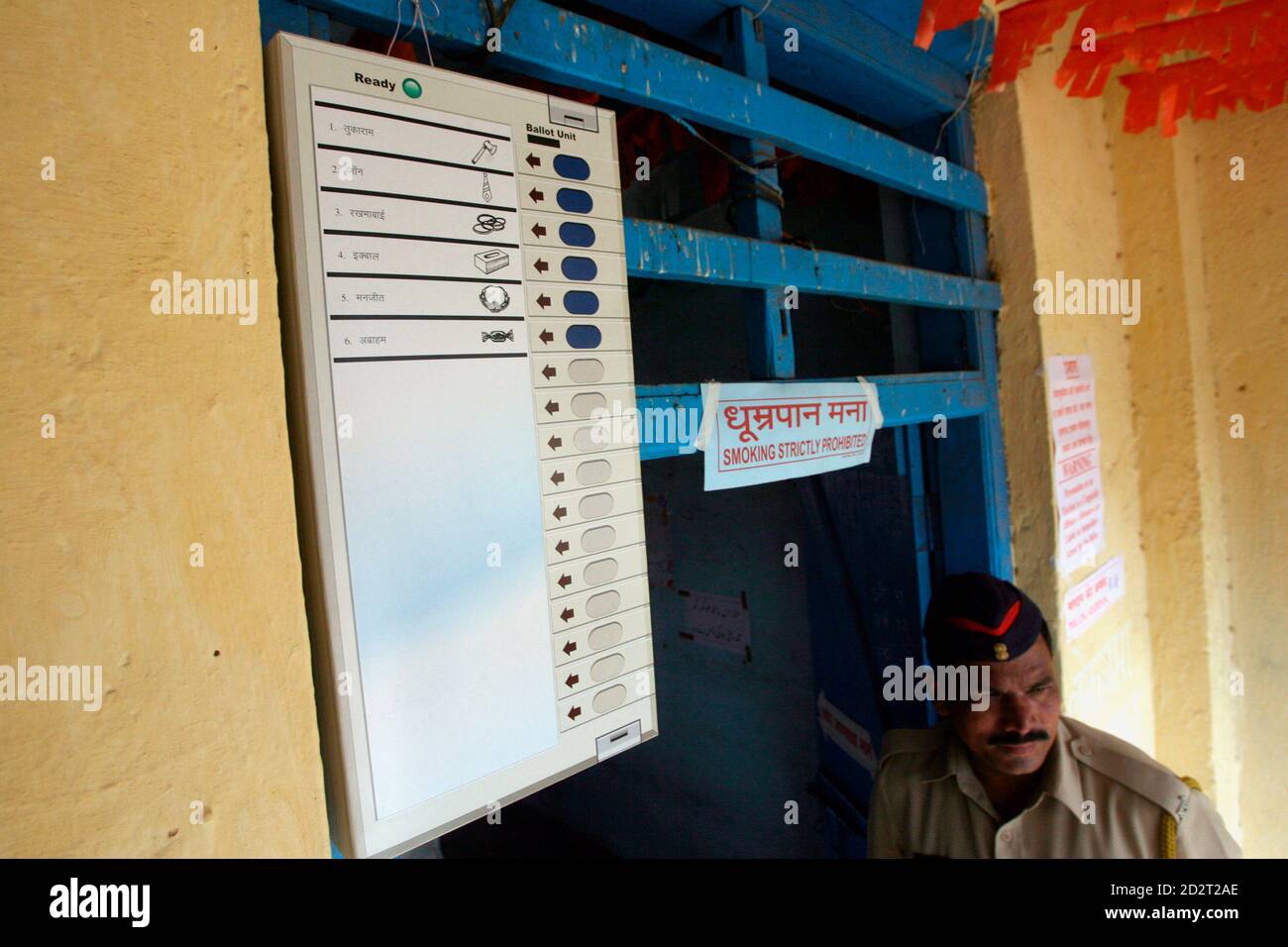 Electronic Voting Machine India High Resolution Stock Photography and ...