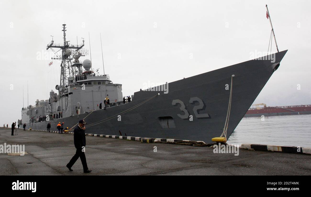 Uss john l hall hi-res stock photography and images - Alamy