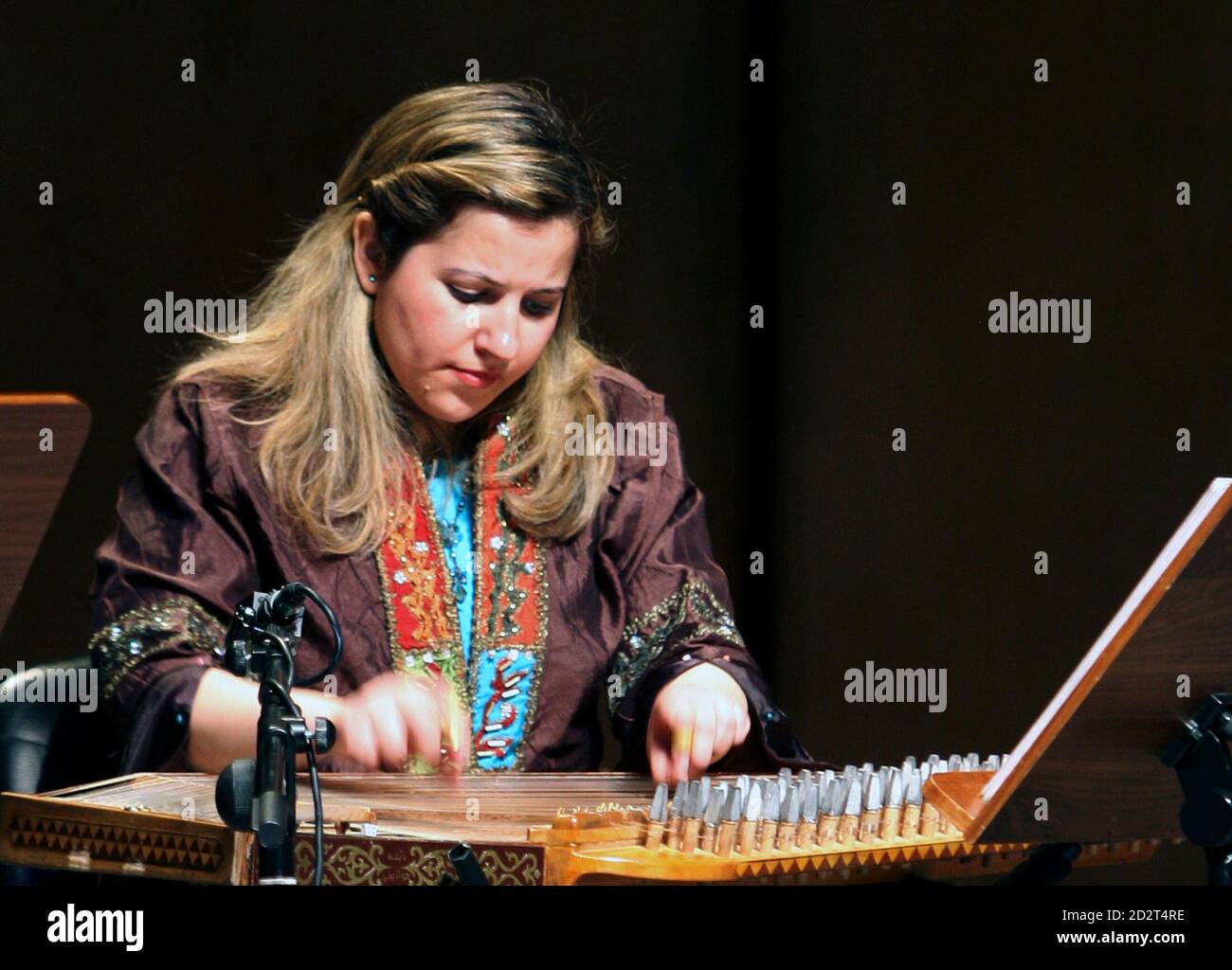 Female opera classical music hi-res stock photography and images - Alamy