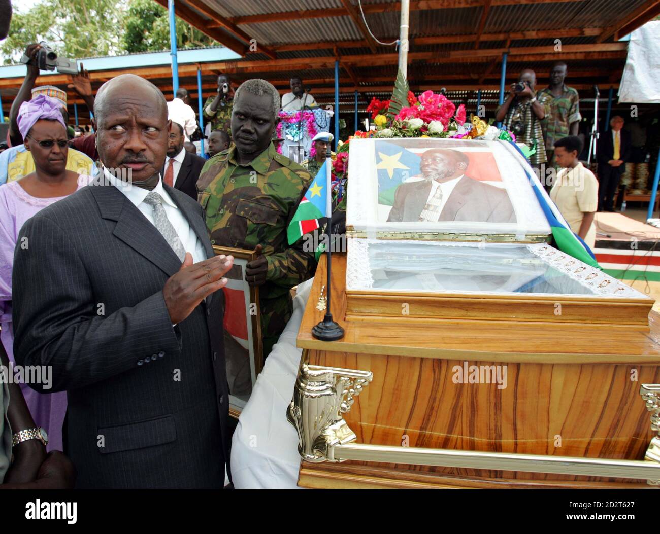 John garang helicopter hi-res stock photography and images - Alamy