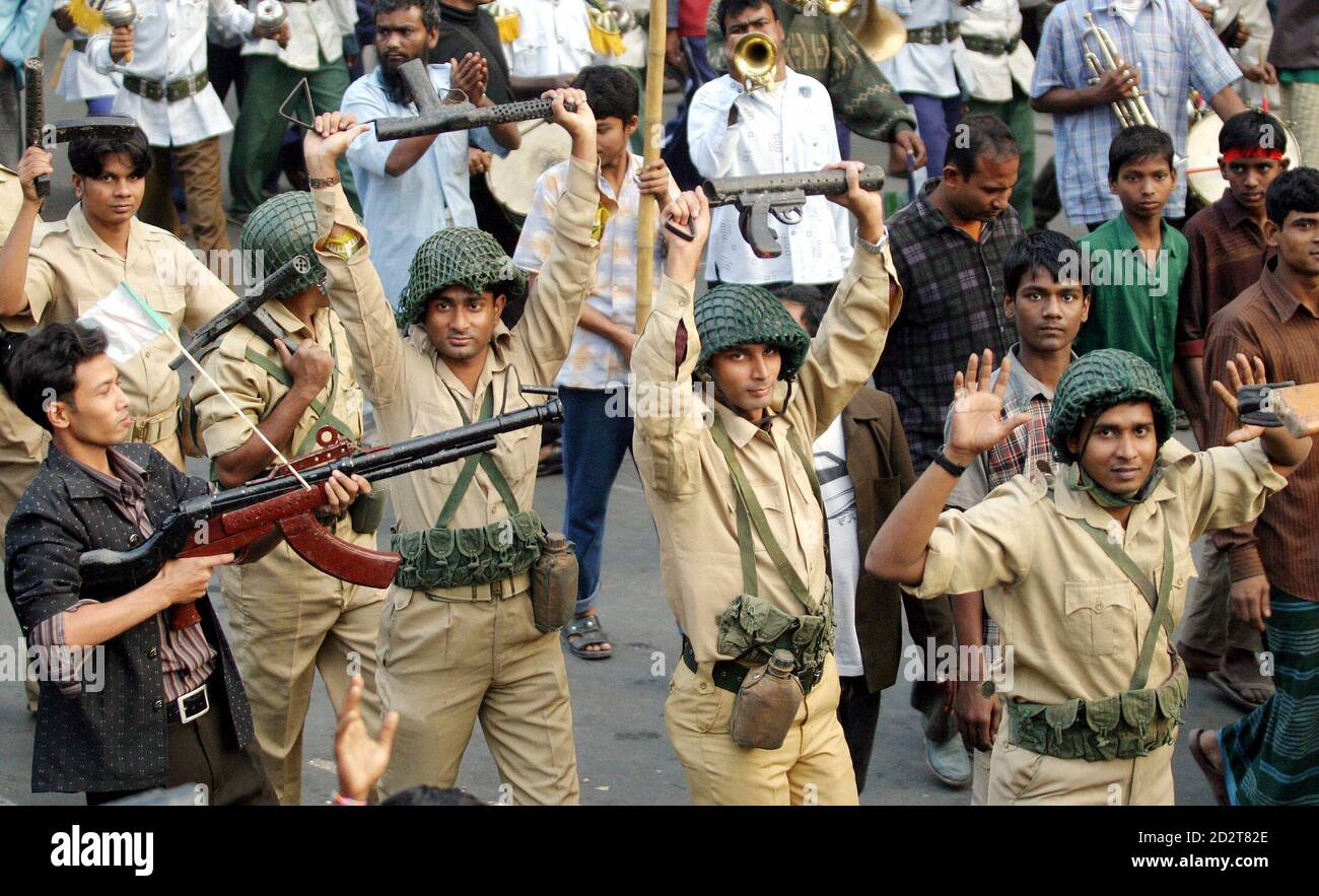 Soldiers surrendering hi-res stock photography and images - Alamy