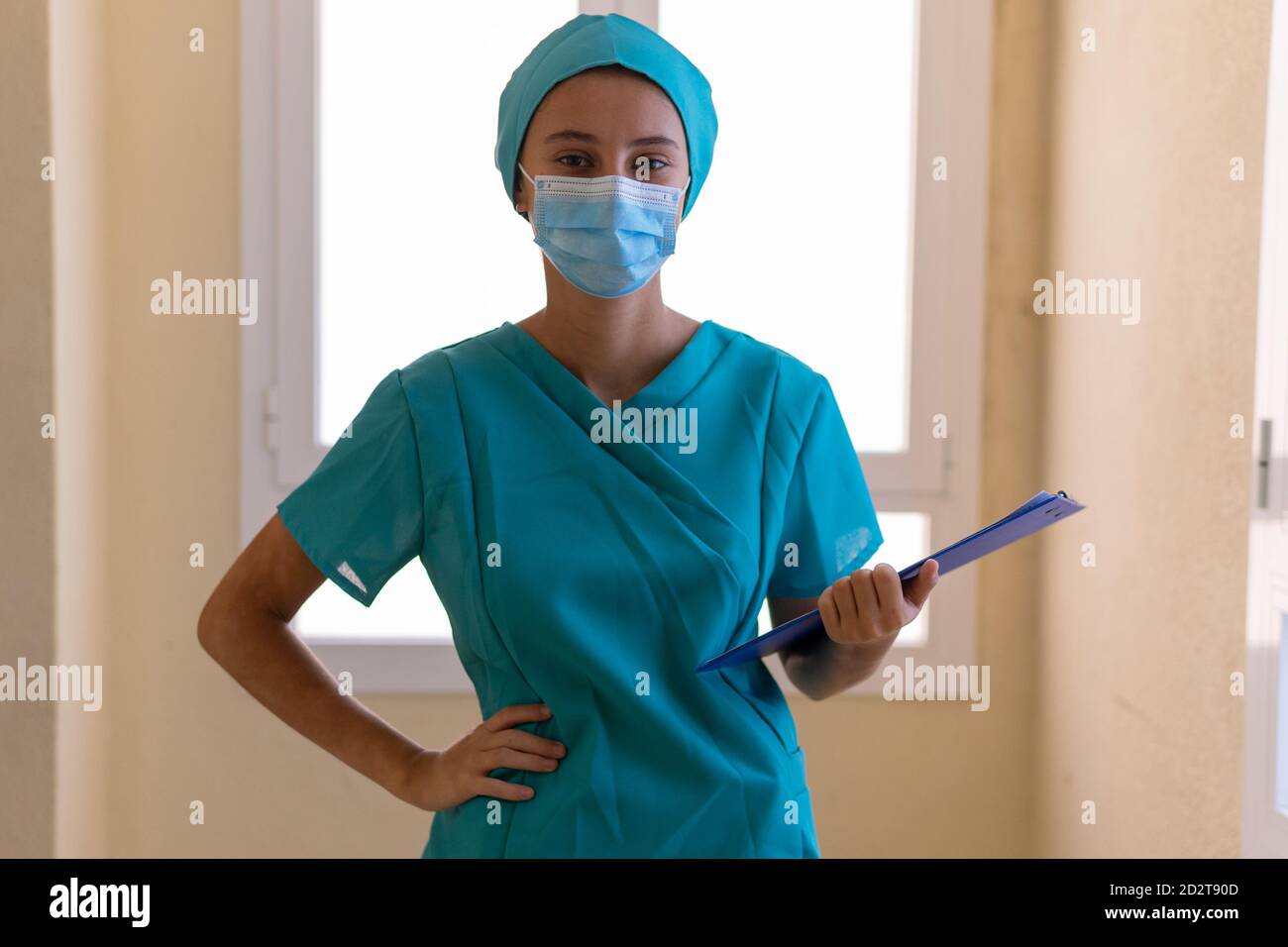 Nurse blue uniform hi-res stock photography and images - Alamy
