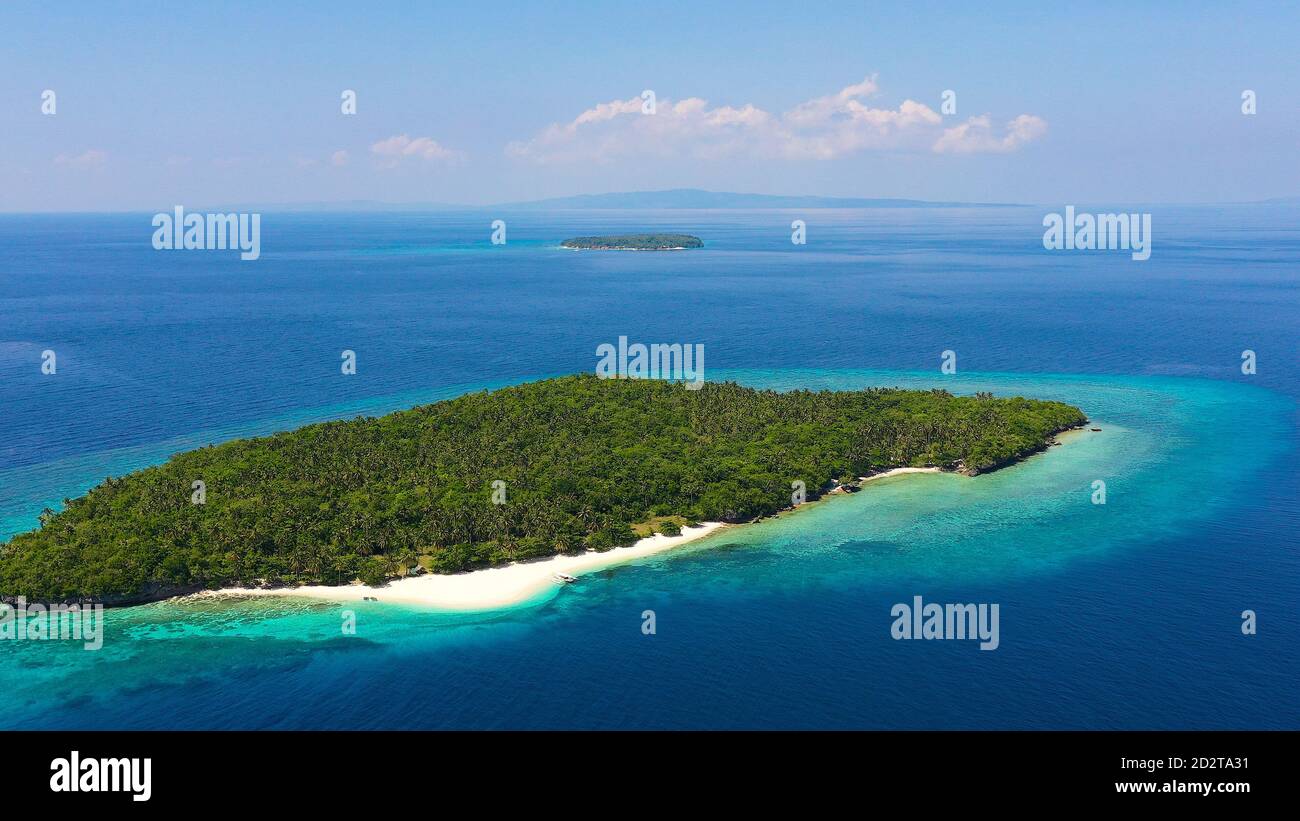 Perfect white sand beach on a tropical island. Mahaba Island ...