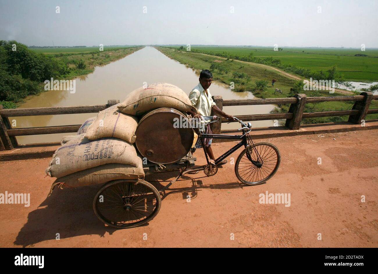 Indian ration shop hi-res stock photography and images - Alamy