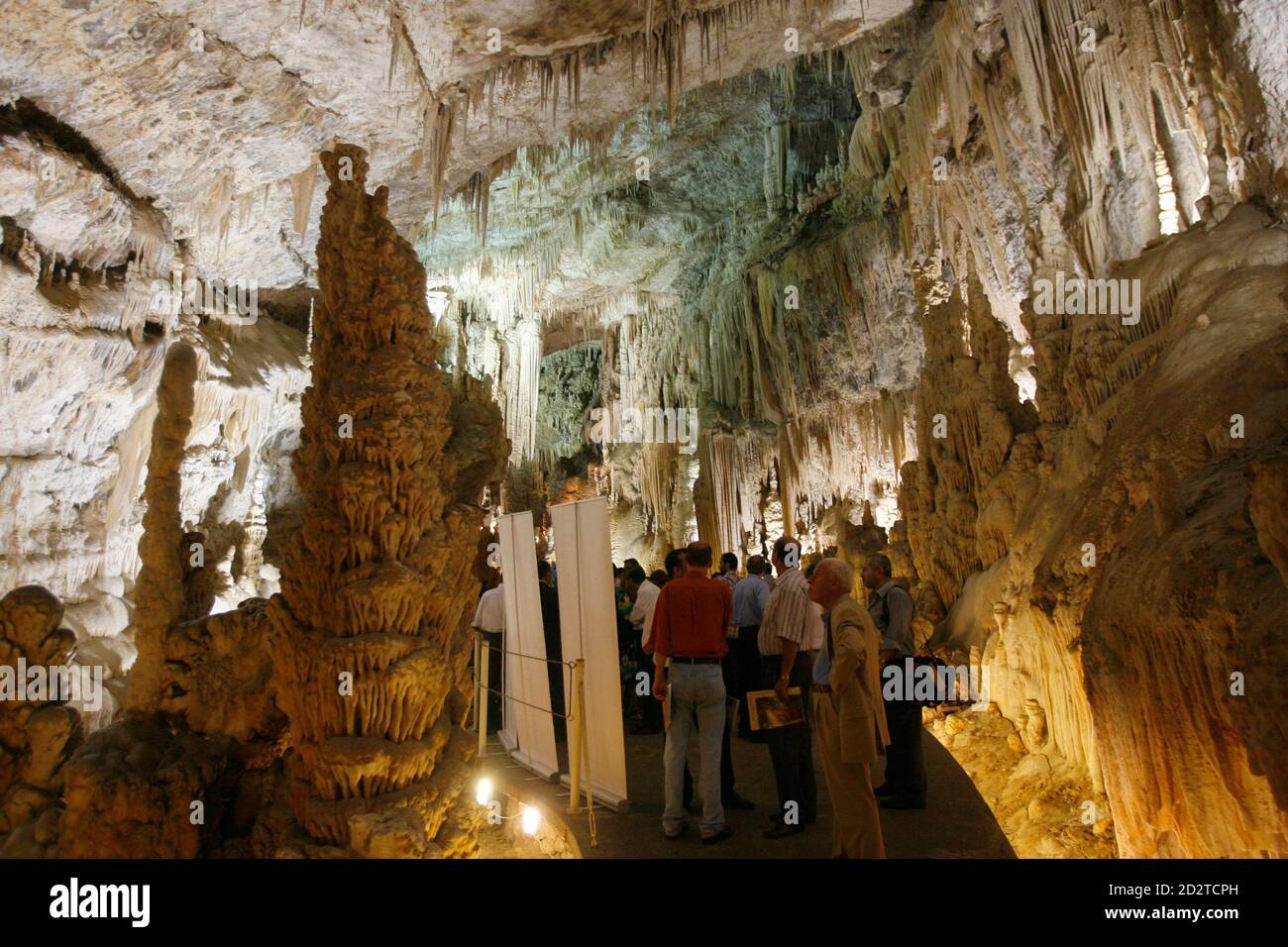 Living limestone caves hi-res stock photography and images - Alamy