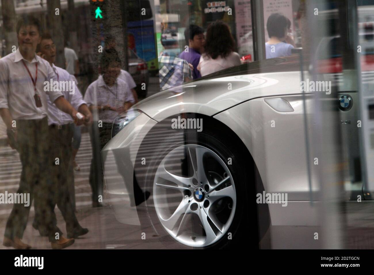 China auto show 2000 hi-res stock photography and images - Alamy