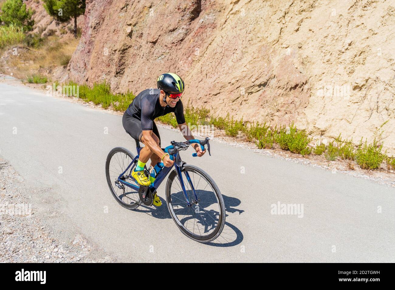 Road going uphill hi-res stock photography and images - Alamy