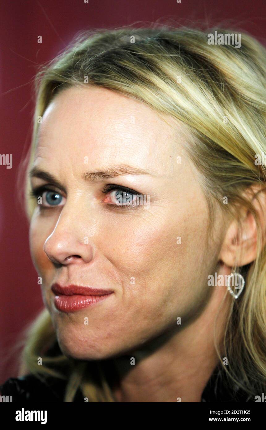 Naomi watts mother hi-res stock photography and images - Alamy