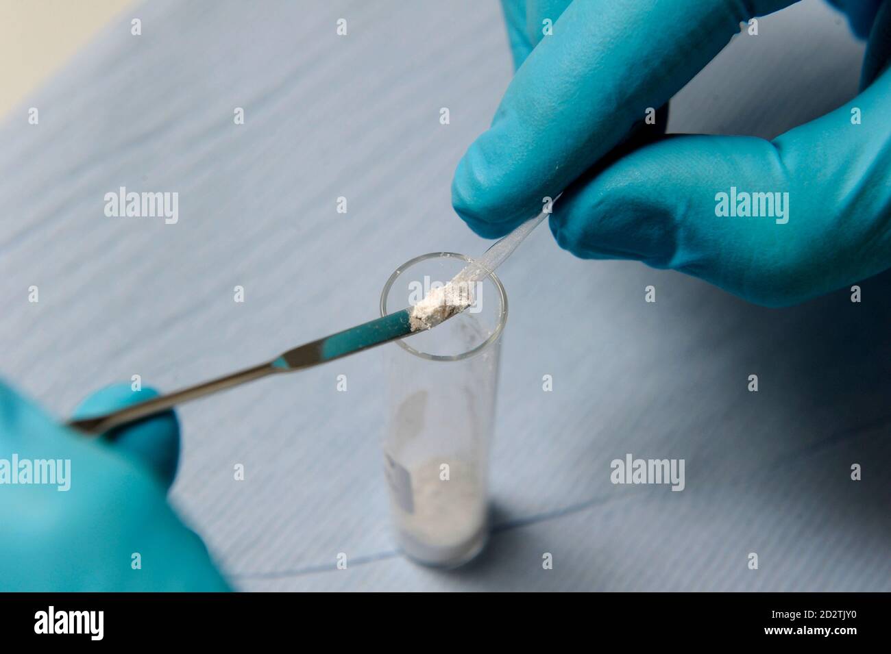 Capillary tube hi-res stock photography and images - Alamy