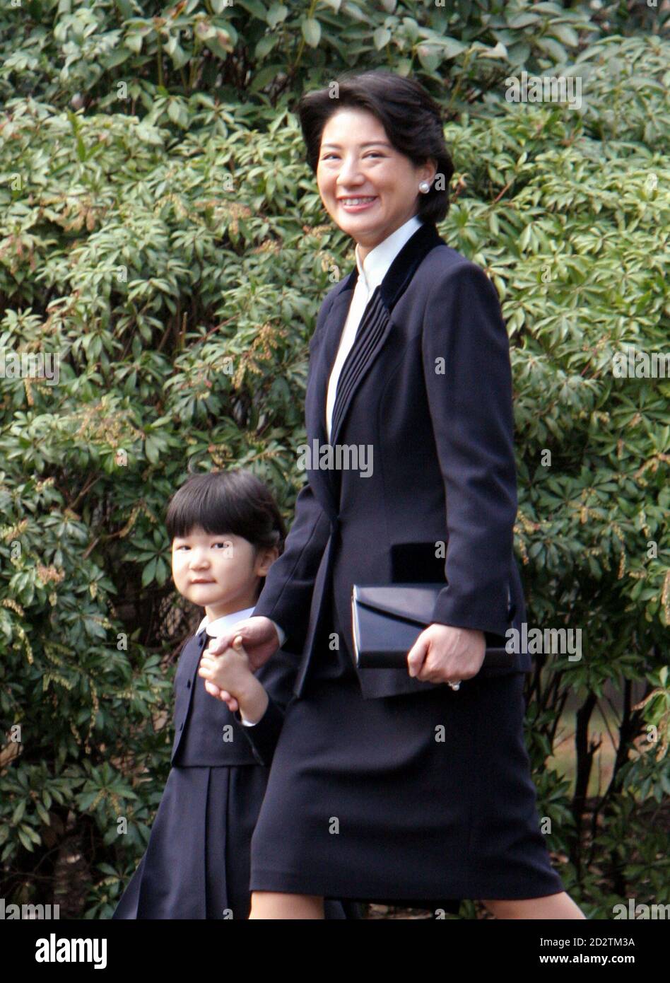 Children walk school japan hi-res stock photography and images - Alamy