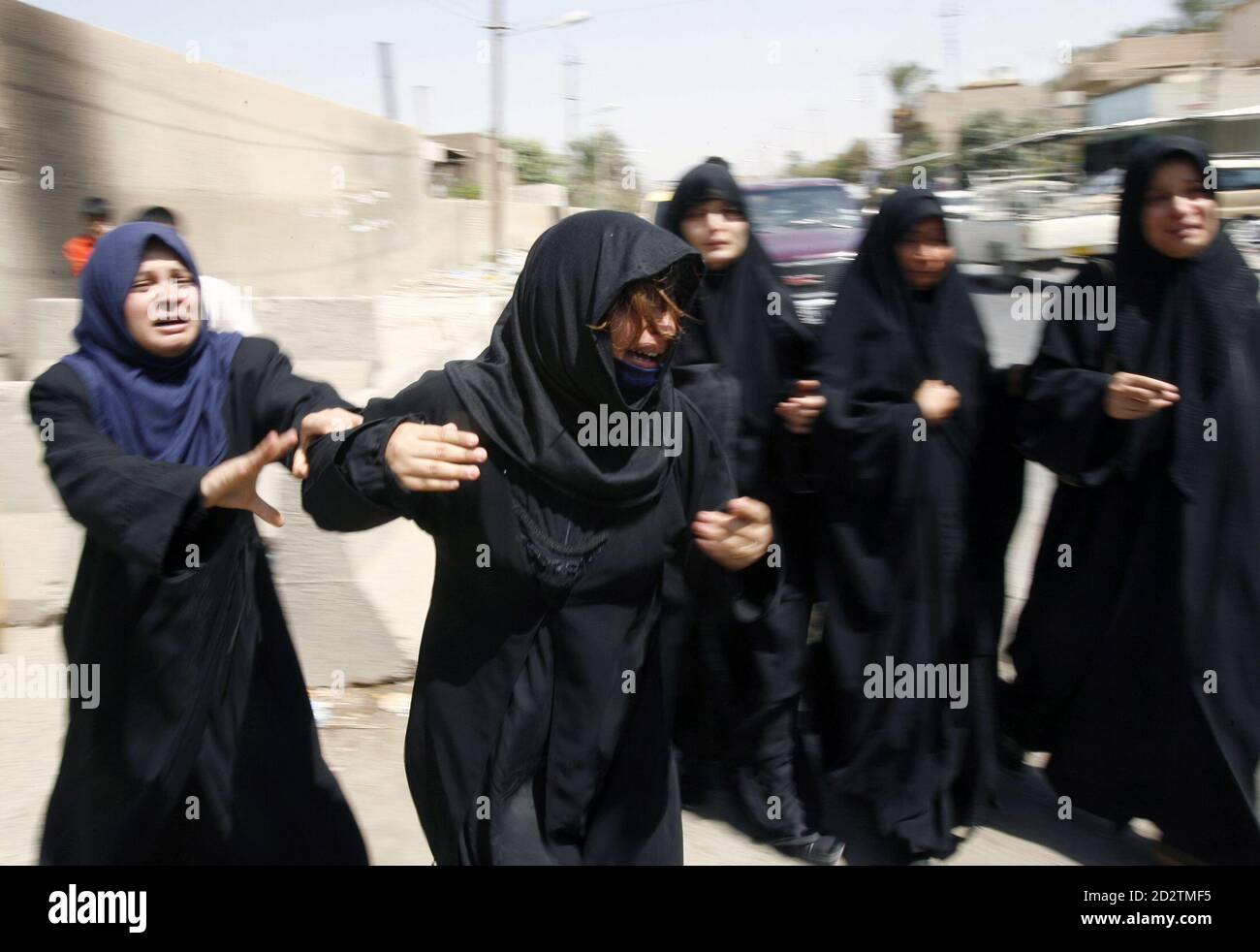 Iraqi Women Cry High Resolution Stock Photography and Images - Alamy