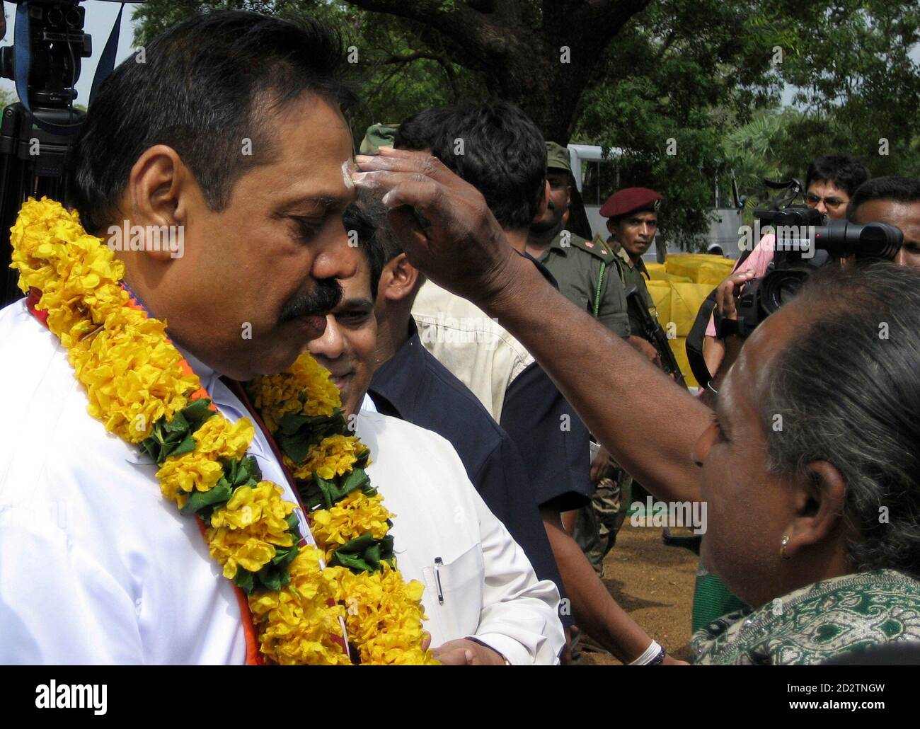 Hindu priest ash hi-res stock photography and images - Alamy