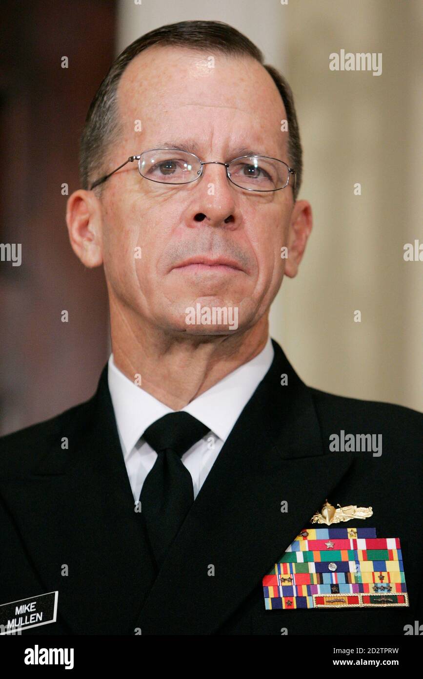 Adm michael mullen hi-res stock photography and images - Alamy