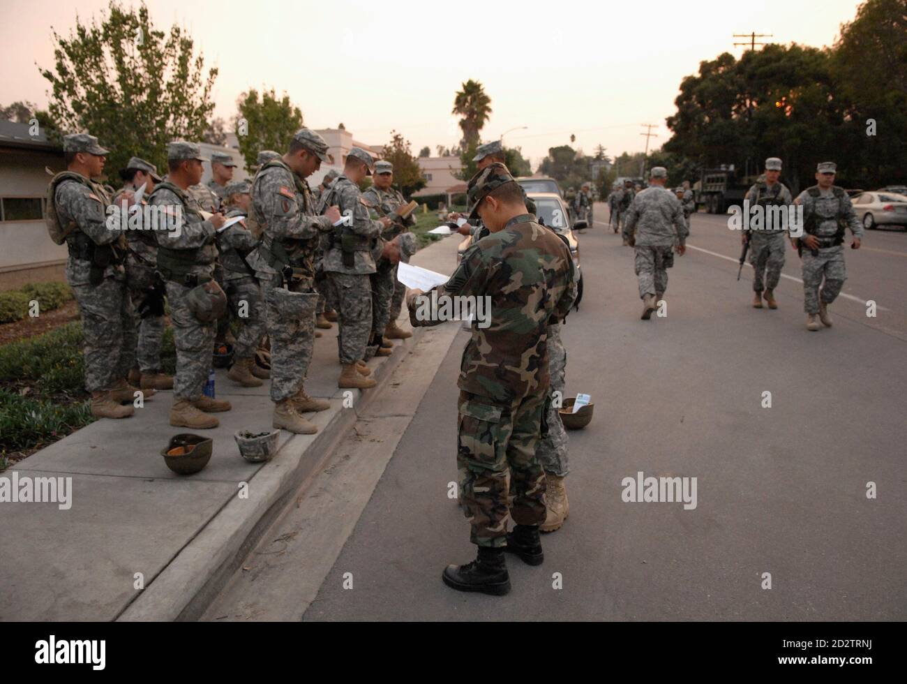 National guard help disaster relief hi-res stock photography and images ...