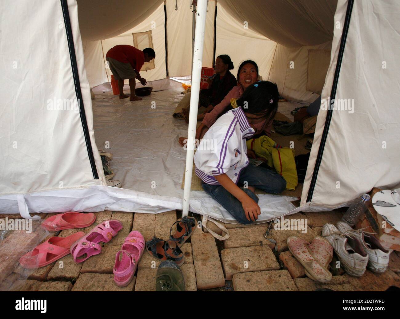 150 people being evacuated hi-res stock photography and images - Alamy
