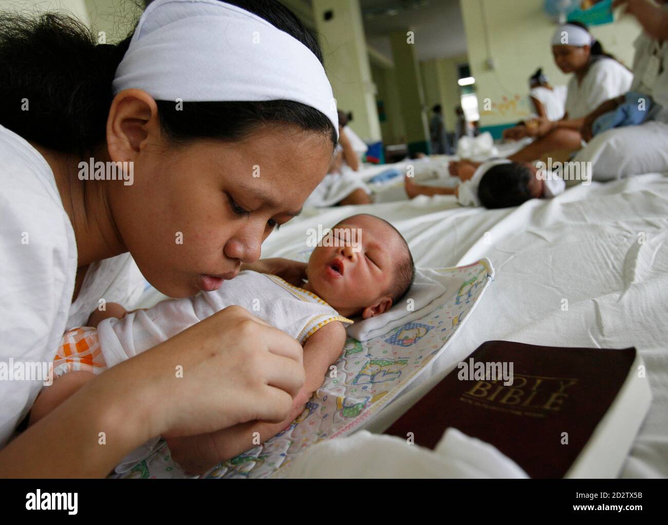 Philippine mother and baby hi-res stock photography and images - Alamy