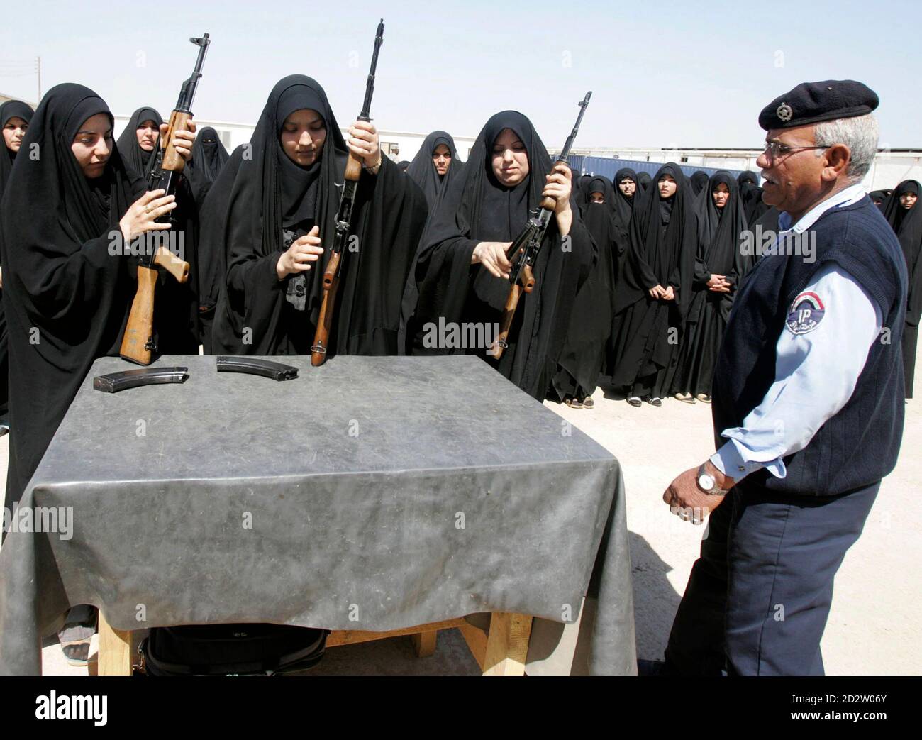Iraq woman officer hi-res stock photography and images - Alamy