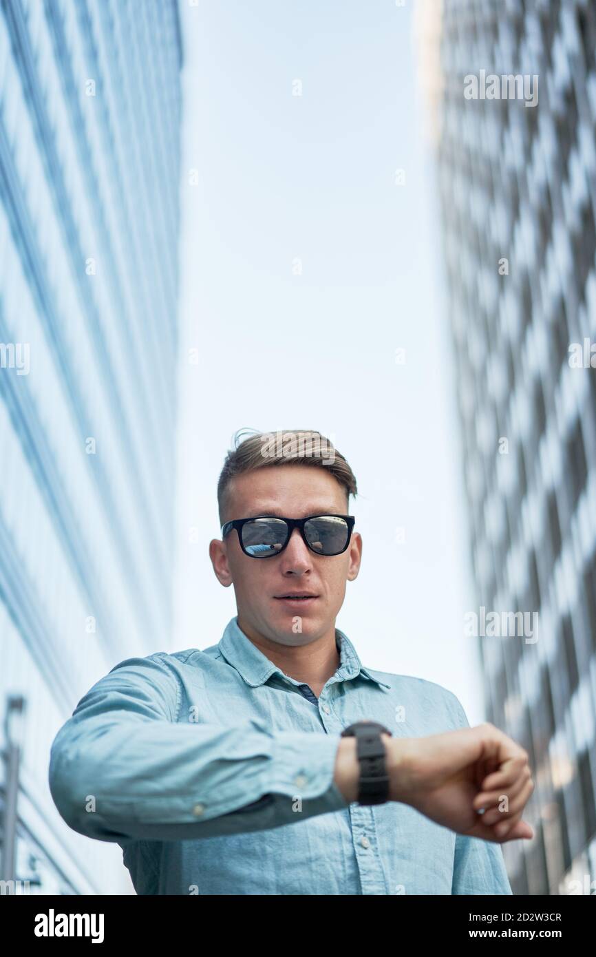 Serious waiting wait hi-res stock photography and images - Alamy