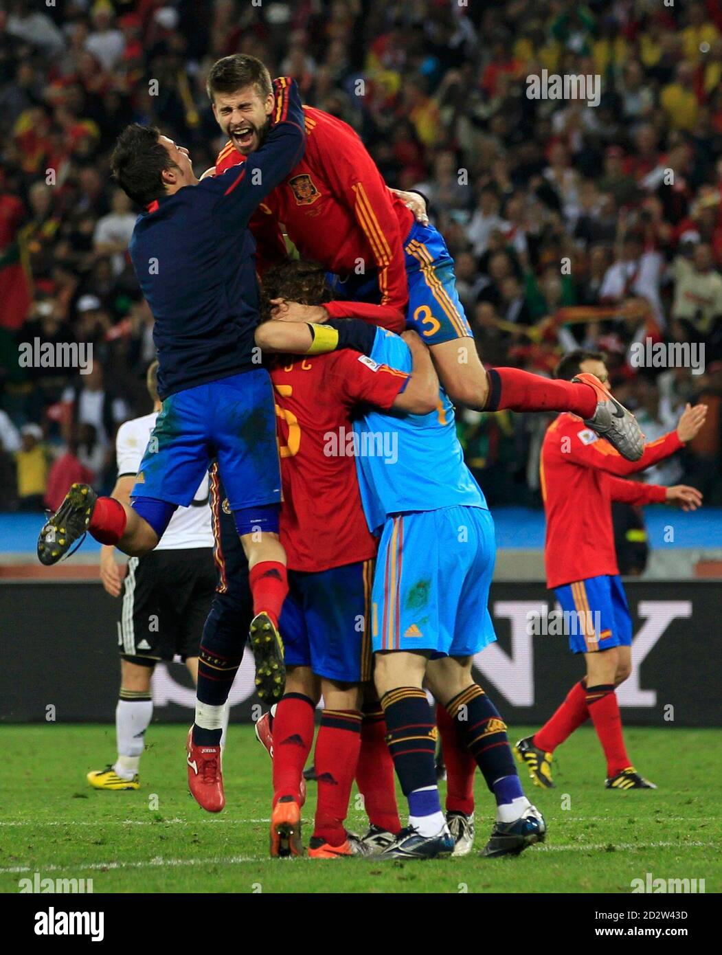 Carles puyol iker casillas hi-res stock photography and images - Alamy