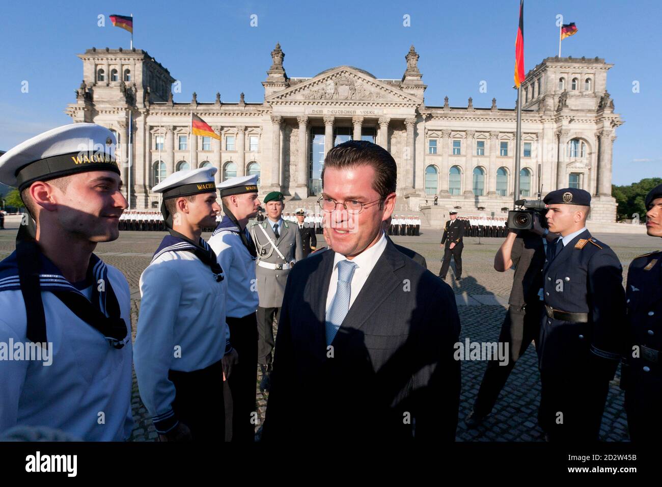 Defence Minister Karl-Theodor zu Guttenberg (C) chats with new recruits ...