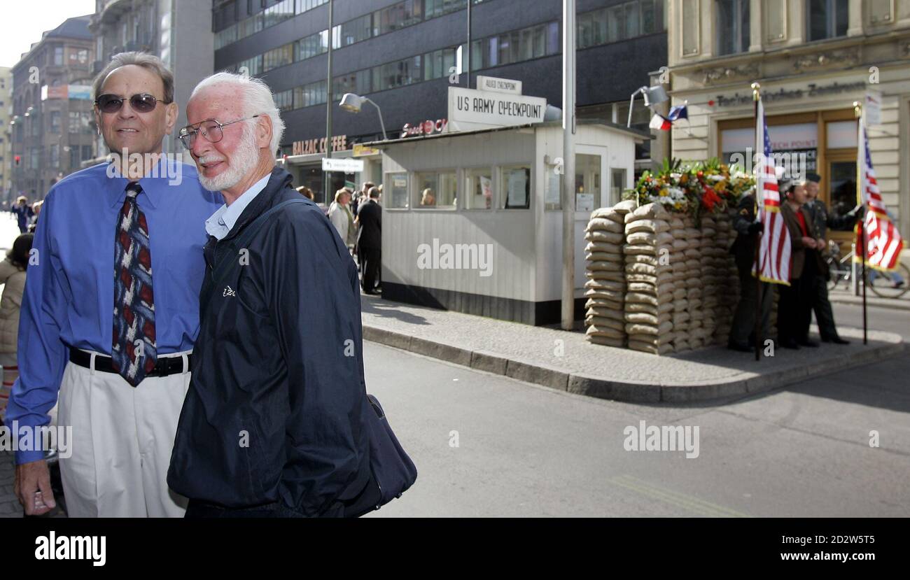 Checkpoint Charlie 1961 High Resolution Stock Photography and Images ...