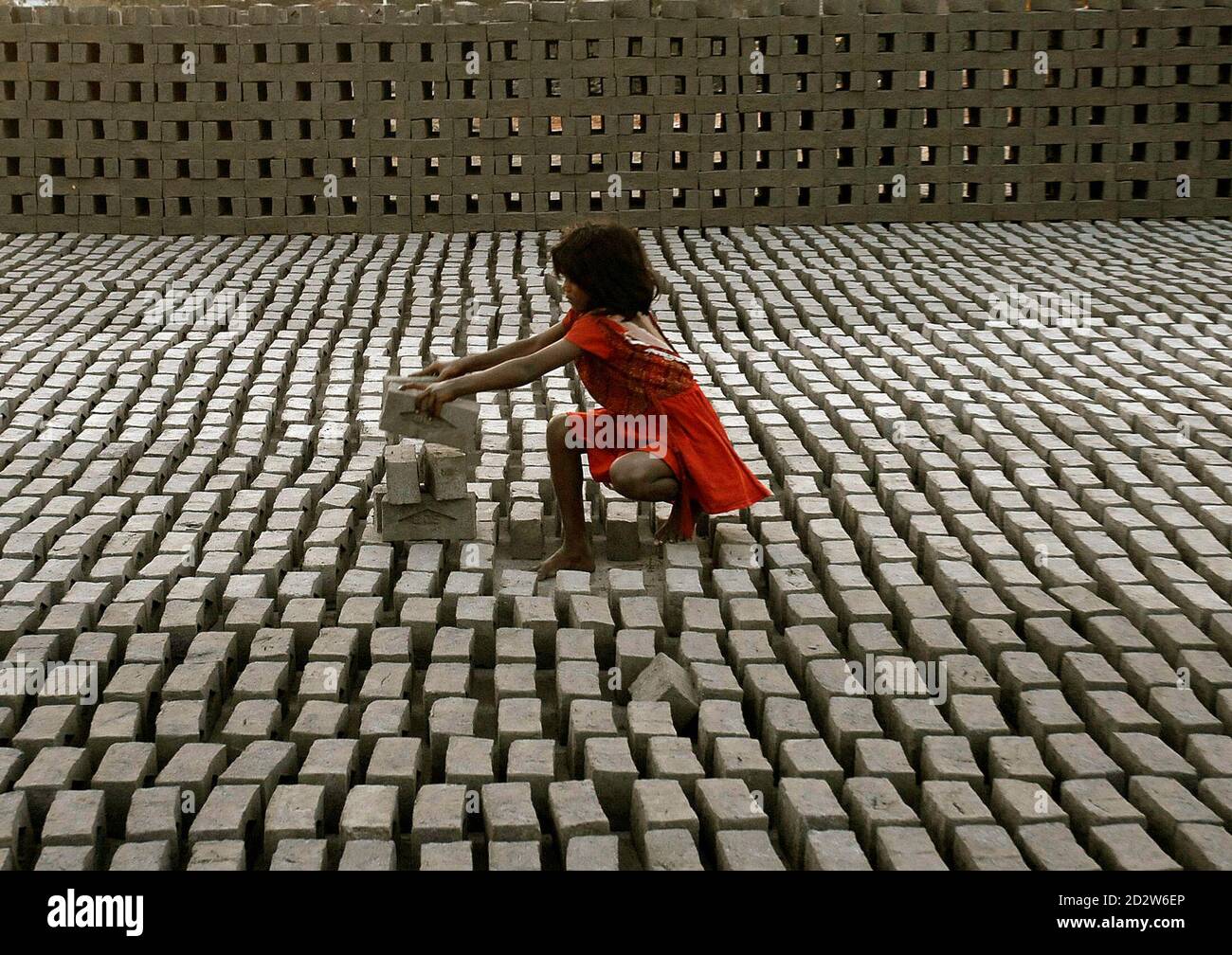 Child labour india brick hi-res stock photography and images - Alamy