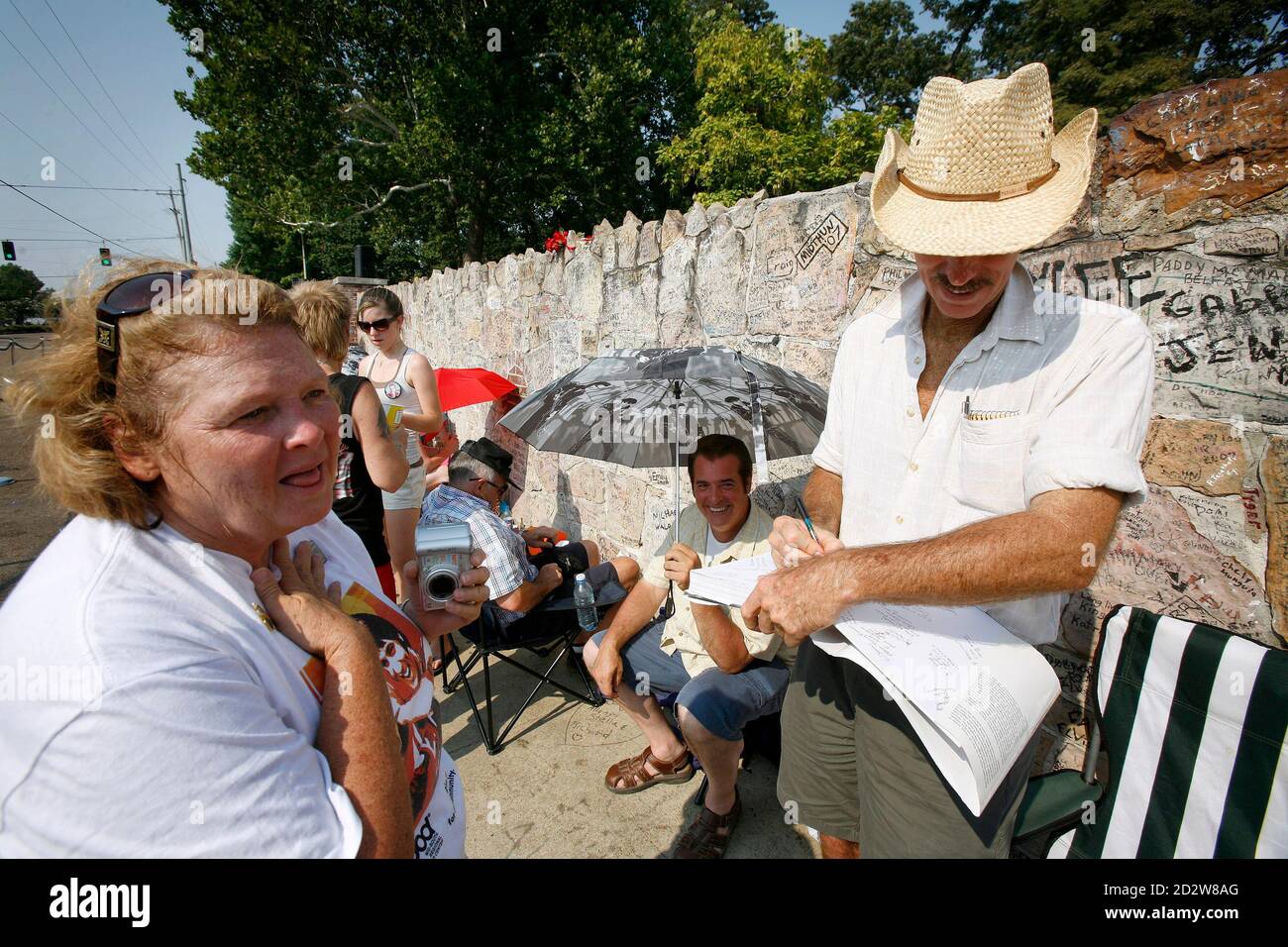 Elvis presley fans hi-res stock photography and images - Alamy