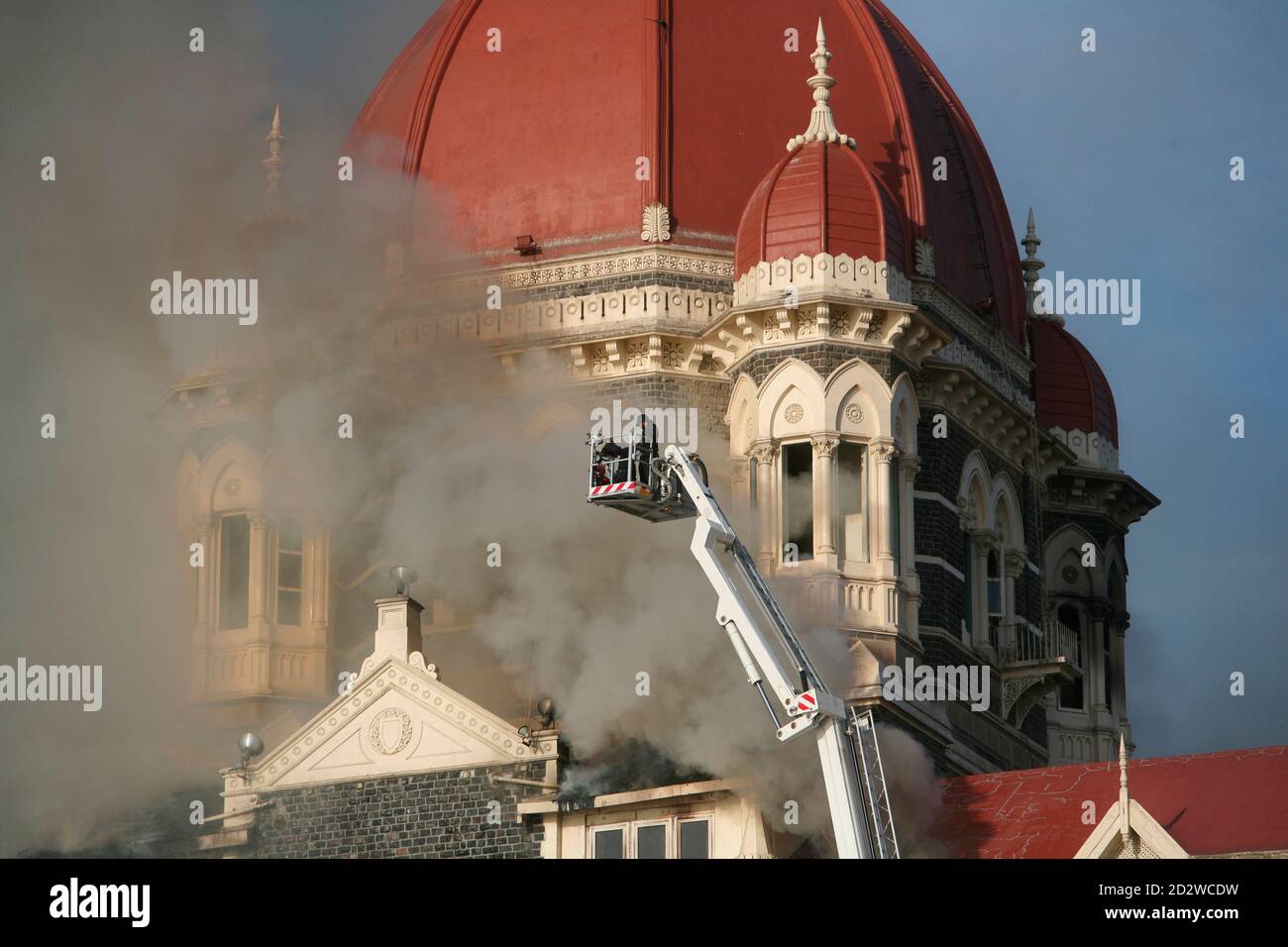 Taj mahal hotel fire 2008 hi-res stock photography and images - Alamy