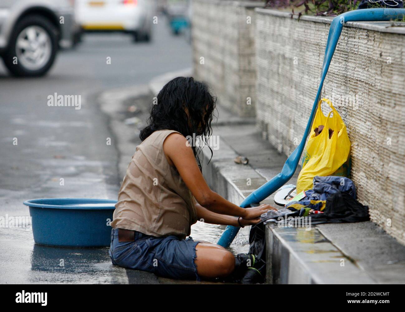 Homeless woman manila hi-res stock photography and images - Alamy