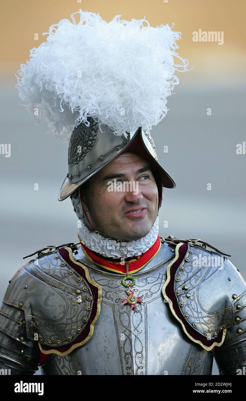 Vatican's swiss guards hi-res stock photography and images - Alamy