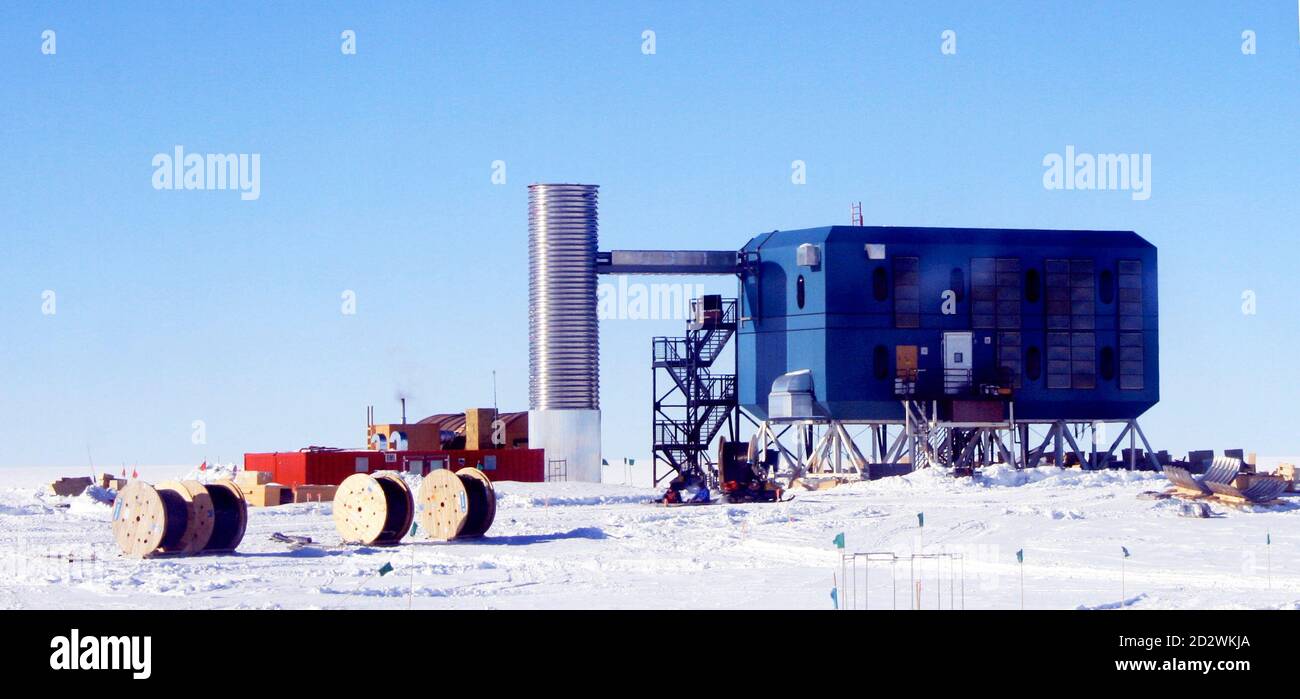 Amundsen scott station, antarctica hi-res stock photography and images ...