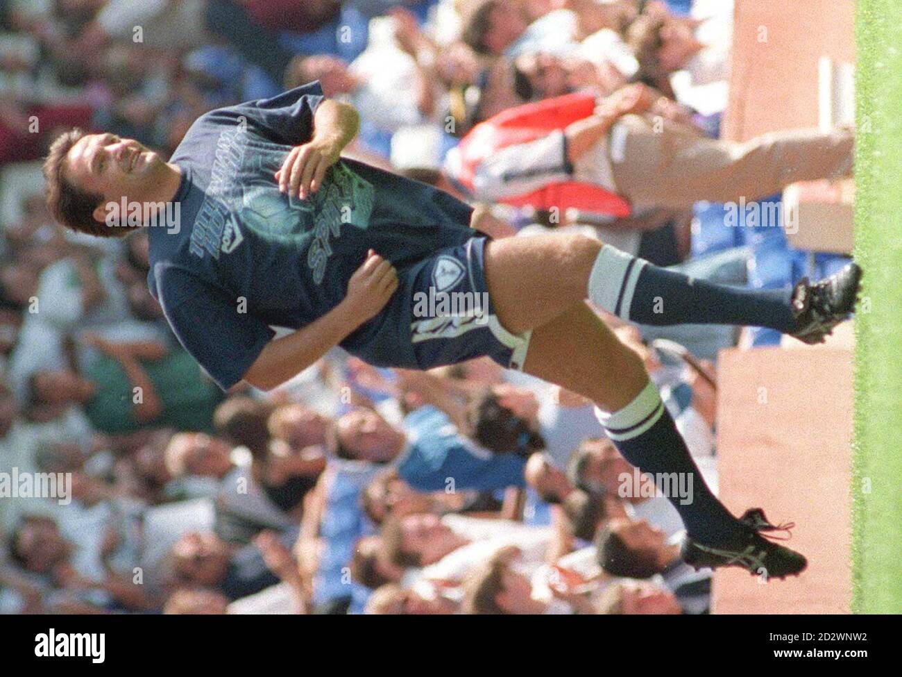 Gary mabbutt testimonial match hi-res stock photography and images - Alamy
